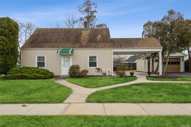 8 Sandy Ln - 8 Sandy Ln Levittown NY 11756 | Apartment Finder