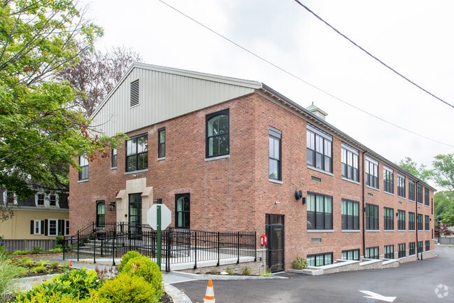 Schoolhouse Commons - 172 Woburn St Reading MA 01867 | Apartment Finder