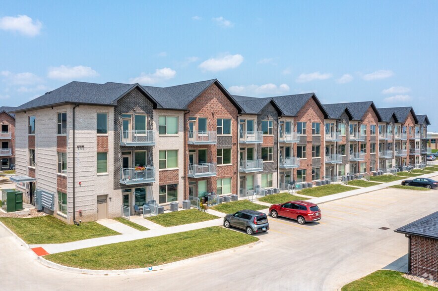 Brick Towne at Prairie Crossing - 731 NE Venture Dr Waukee IA 50263 ...