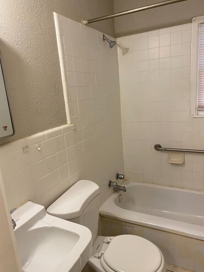 3209 35th St - 3209 35th St Lubbock TX 79413 | Apartment Finder