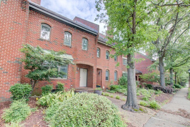 FREE FIRST MONTH RENT & NO APPLICANTION FE... - 1221 Llewellyn Ave ...