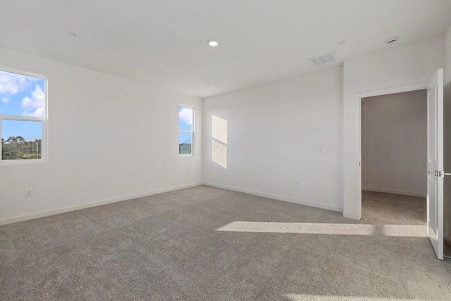 "Spacious 4-Bed, 3-Bath Oasis in Sacramento's Delta Shores!" - 8417 ...