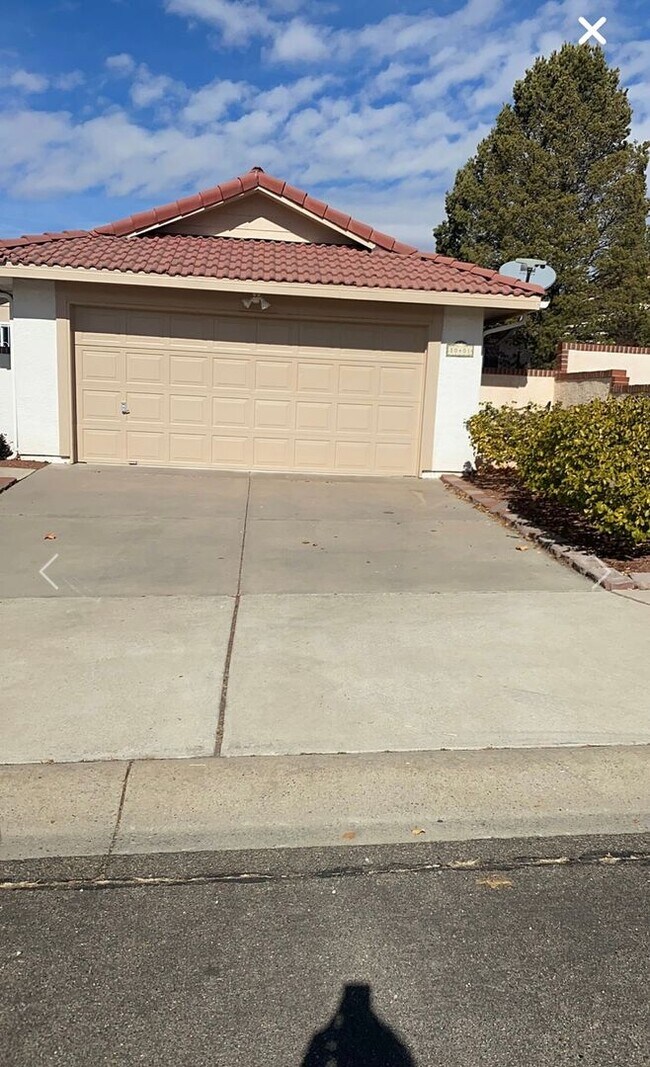 Beautiful three bedroom 2 bath home - 10401 Casador Del Oso NE ...