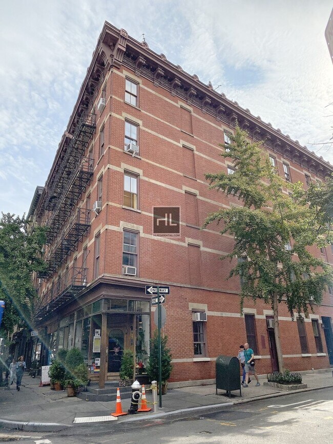 CHRISTOPHER ST. - 118 Christopher St New York NY 10014 | Apartment Finder