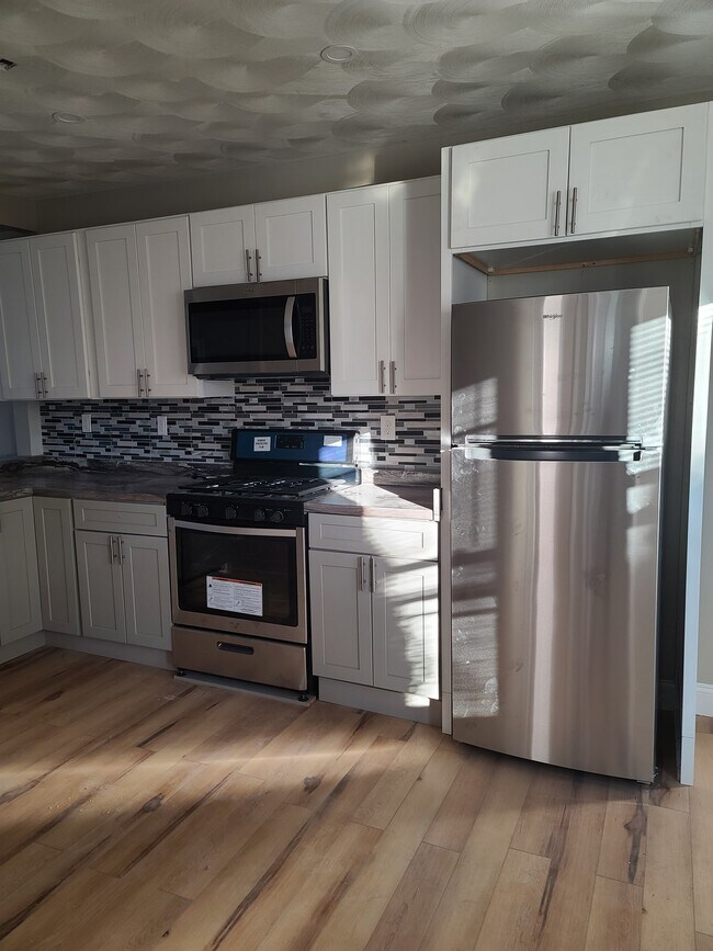 13 Mowry Street, Unit Yelissa Villa 2R - 13 Mowry St Central Falls RI 02863 | Apartment Finder