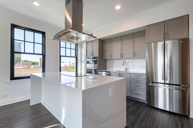 Renovated Luxury Studios at Waterfront! - 2313 N Lincoln Park W Chicago ...