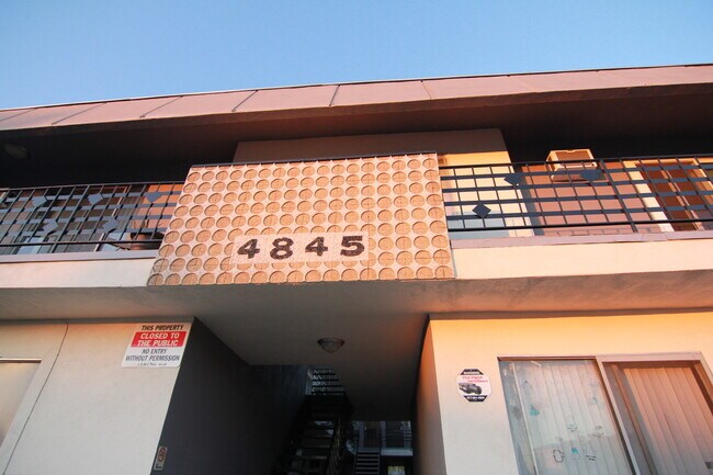 4845 Saturn St - 4845 Saturn St Los Angeles CA 90019 | Apartment Finder