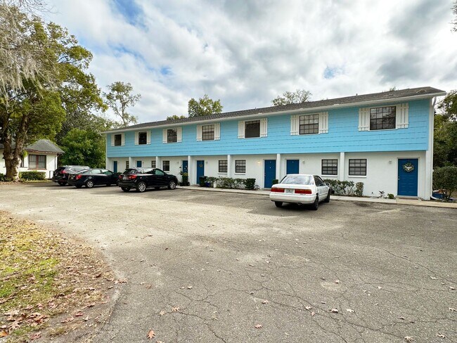 Oak Village - Beautiful 2 Bedroom, 1 Bathr... - 301 NW 13th Ave ...