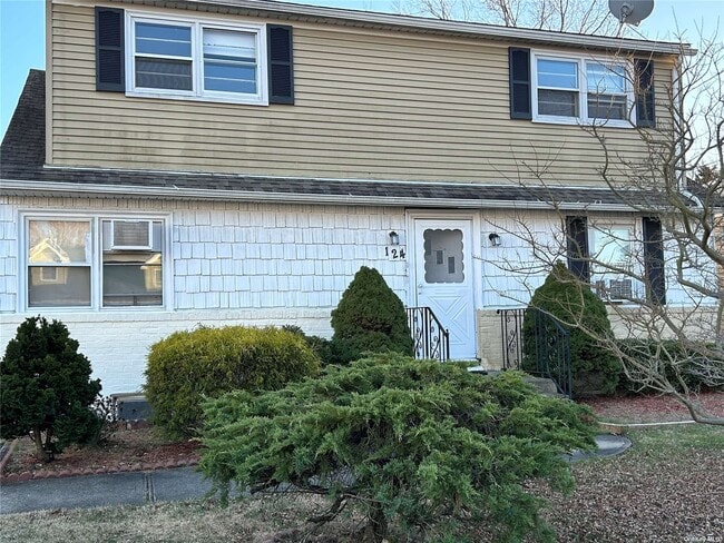 124 Parkdale Dr - 124 Parkdale Dr North Babylon NY 11703 | Apartment Finder