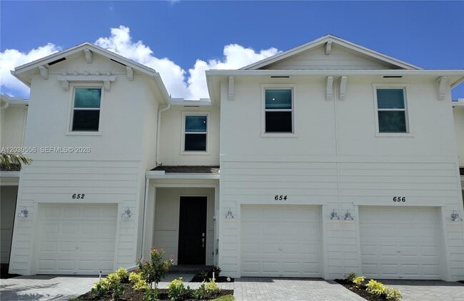 654 SE Lk Fls St - 654 SE Lk Fls St Port Saint Lucie FL 34984 ...