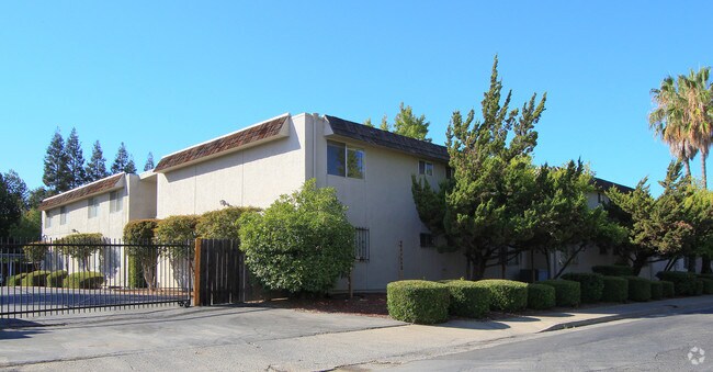 Cottage Square Apartments - 2412 Cottage Way Sacramento CA 95825 ...