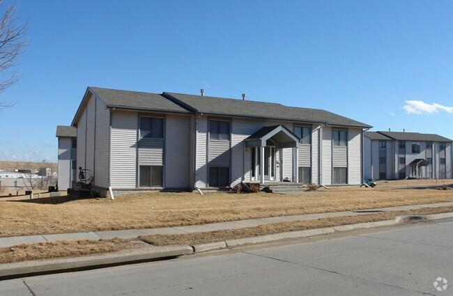 Pheasant Run Apartments - 1531-1537 Grandview Ave Papillion NE 68046 ...