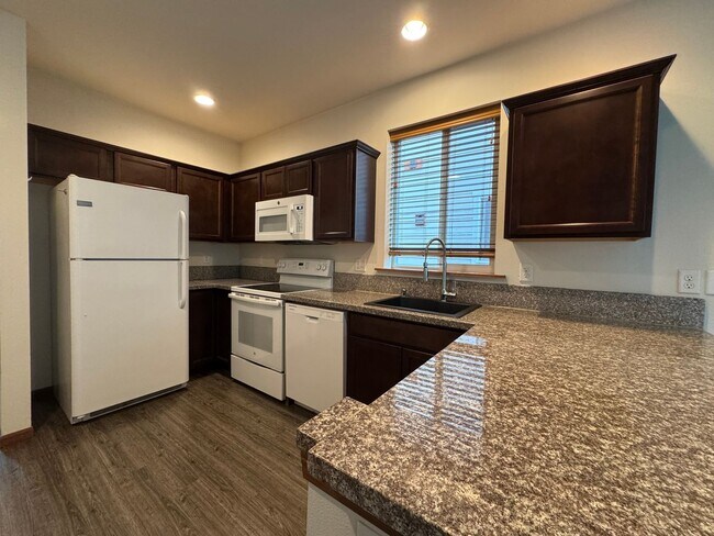 2 Bedrooms, 1.5 Bath Single Family Townhouse - Stonecrest Ct - 4109 ...