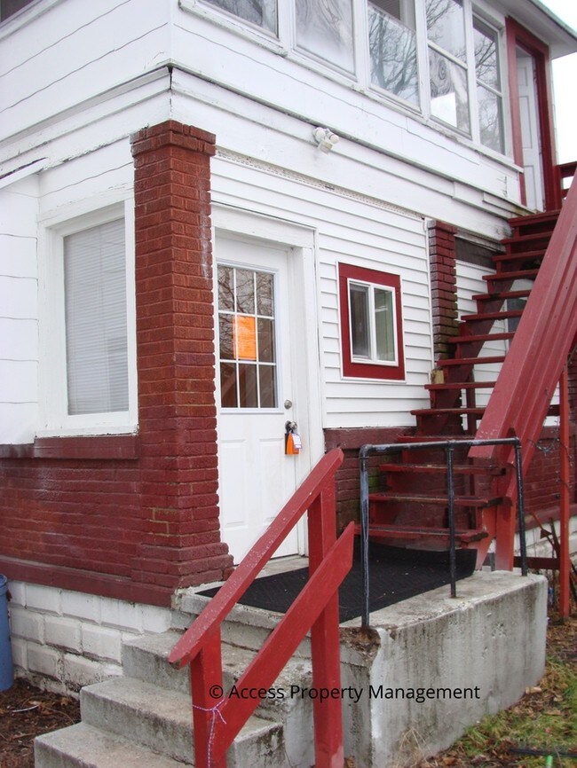 Burton Heights Upper Unit 2 Bedroom - 1831 Francis Ave SE Grand Rapids ...