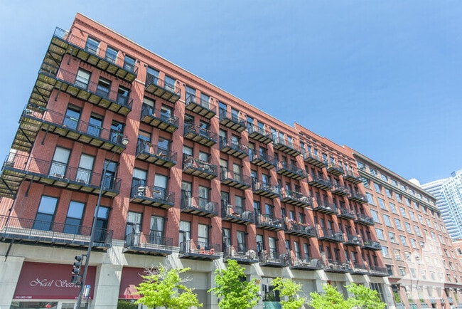 Stunning West Loop Timber Loft (with parki... - 616 W Fulton St Chicago ...