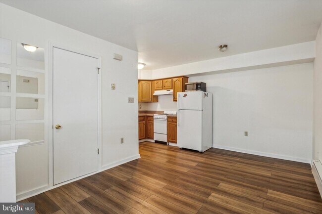 2855 E Thompson Street Unit REAR APT C - 2855 E Thompson St ...