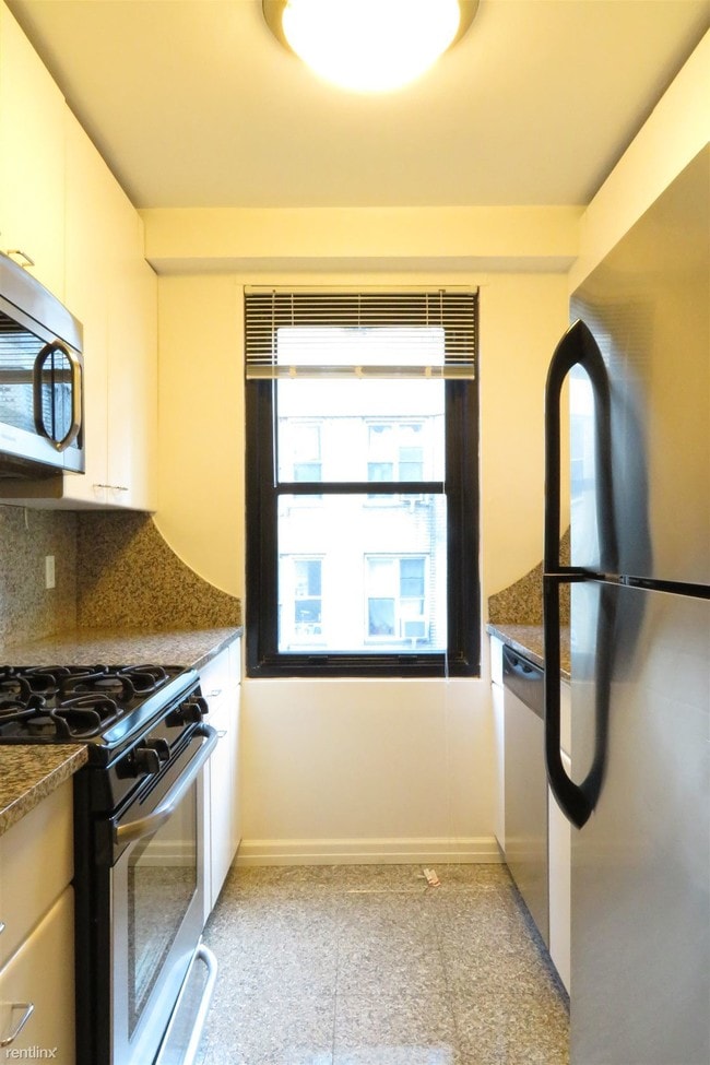 320 W 57th St - 320 W 57th St New York NY 10019 | Apartment Finder