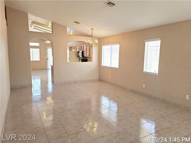 NLV SINGLE STORY WITH GORGEOUS TILE FLOORI... - 510 Wing Gull Ct North ...