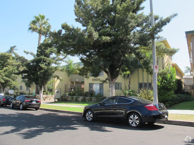 John Manor - 3920 Roxanne Ave Los Angeles CA 90008 | Apartment Finder