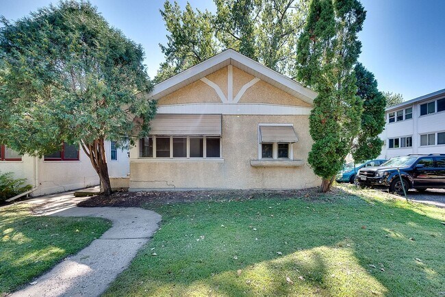 Beautiful 3 Bedroom House close by the U of M - 334 SE 8th St ...