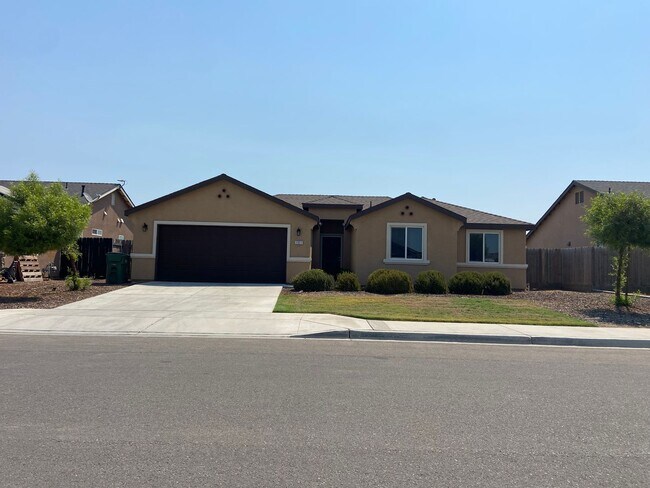 Dinuba Home Rent Ready! - 1921 Autumn Dr Dinuba CA 93618 | Apartment Finder