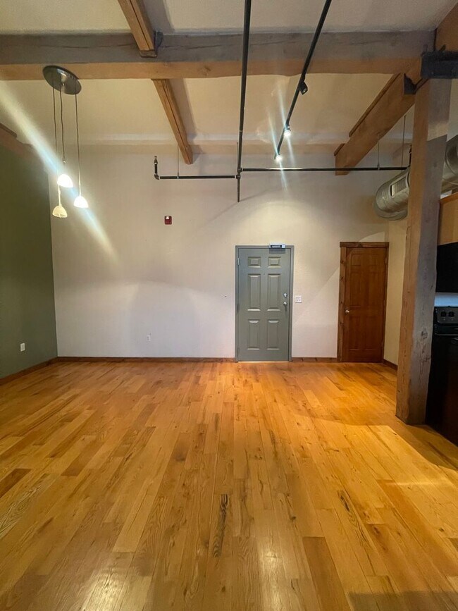 Apply Now to view this Studio loft in a gr... - 601 N National Ave ...