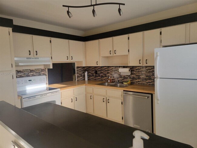 275 Gate Rd - 275 Gate Rd Hollywood FL 33024 | Apartment Finder