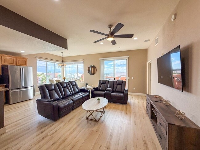 PENTHOUSE-LEVEL CONDO IN RESORT-STYLE COMMUNITY! - 63 E Agate Ave Las ...