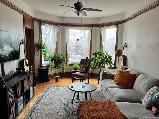 2641 W Logan Blvd - 2641 W Logan Blvd Chicago IL 60647 | Apartment Finder