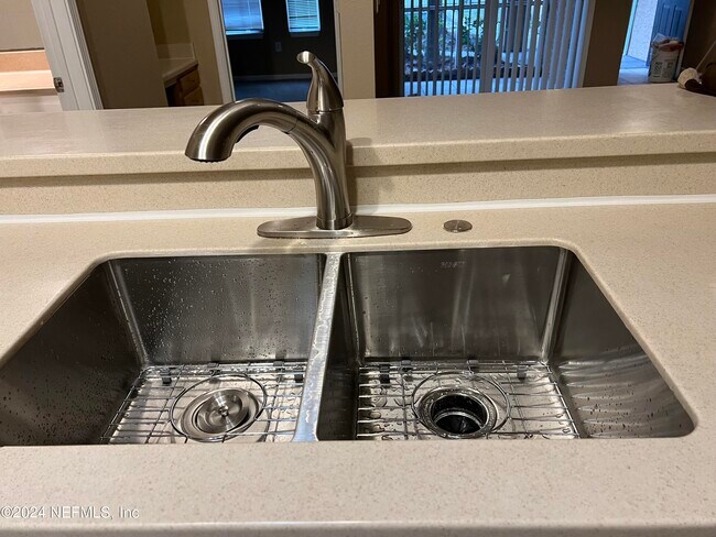 10075 Gate Pkwy - 10075 Gate Pkwy Jacksonville FL 32246 | Apartment Finder