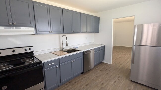Totally Renovated EXCELLENT Location! Walk... - 1451 Short St Midfield ...