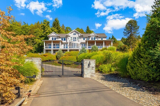 A Lake Sammamish Estate Like No Other - 3202 E Lake Sammamish Pkwy NE ...