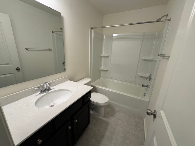 BEAUTIFUL 3BD/2.5BTH Townhome - Belmont - Ready Feb 6th - 7020 Duncan ...