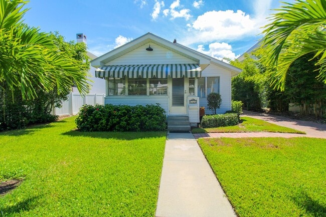 ** GORDON DRIVE FULLY REMODELED COTTAGE FO... - 1325 Gordon Dr Naples ...