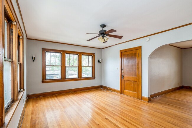 711 Porter St - 711 Porter St Waukegan IL 60085 | Apartment Finder