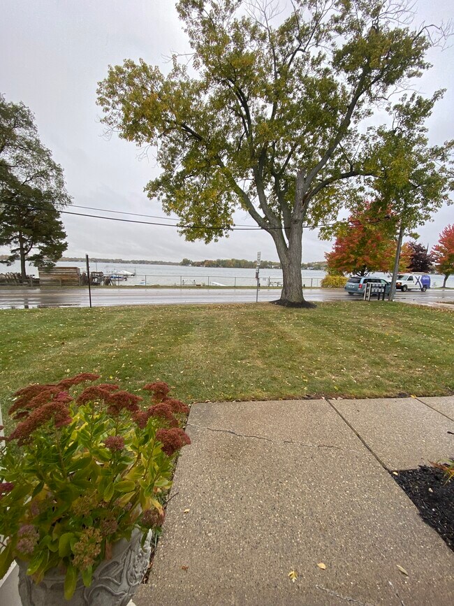 719 E Walled Lake Dr - 719 E Walled Lake Dr Walled Lake MI 48390 ...