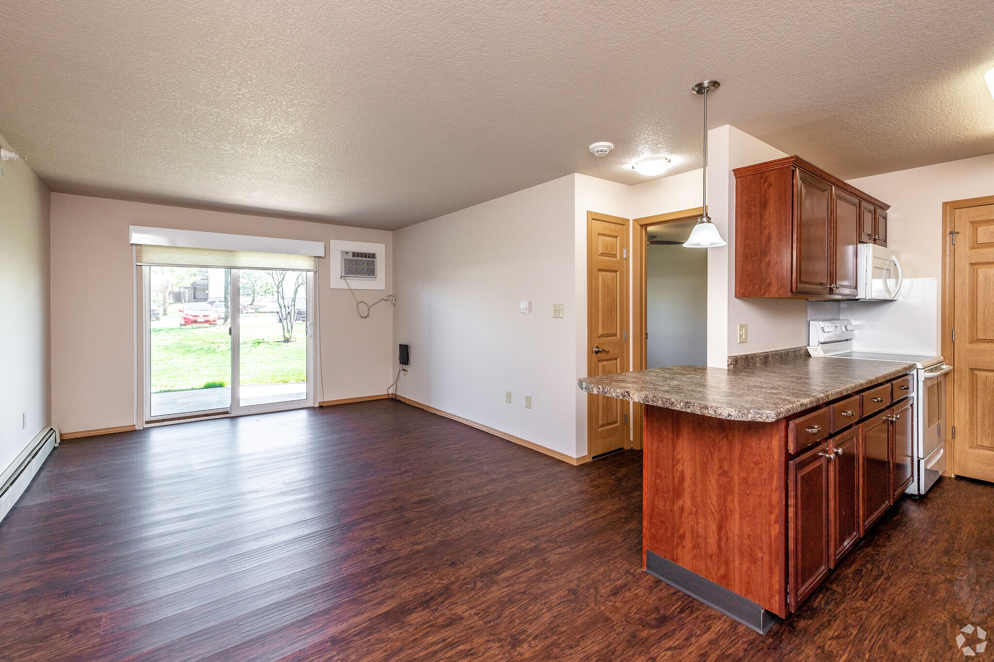 Sun Prairie/Vista Court Apartments - 5901 Vista Dr West Des Moines IA ...