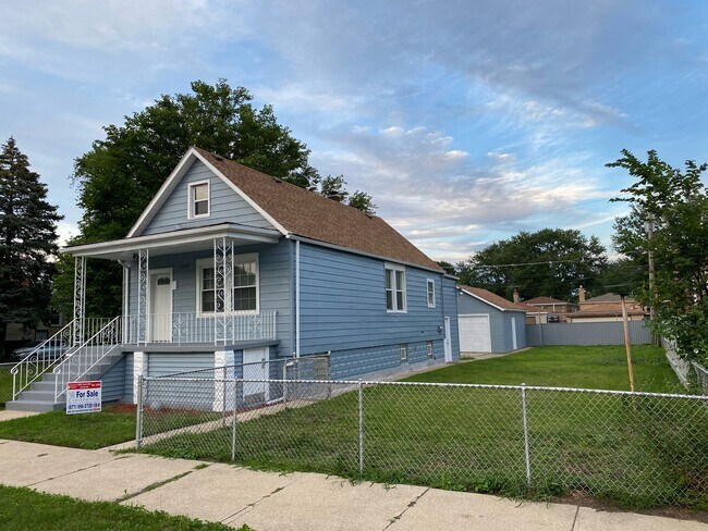 10925 S Buffalo Ave - 10925 S Buffalo Ave Chicago IL 60617 | Apartment ...