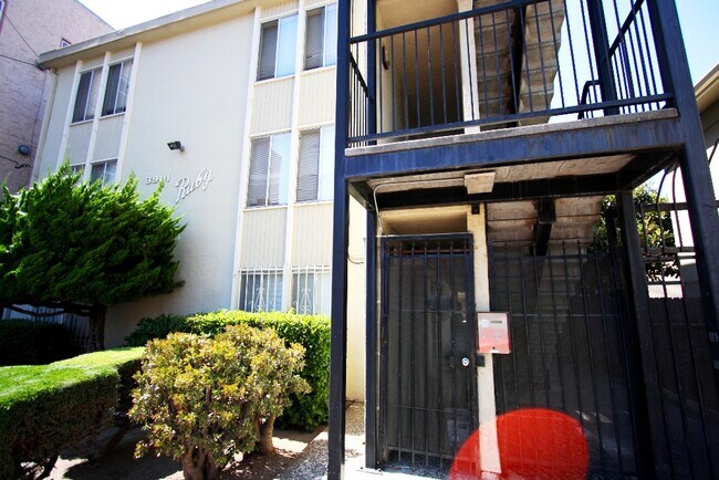 3901 Ruby St - 3901 Ruby St Oakland CA 94609 | Apartment Finder