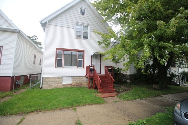Charming 2-Bedroom Duplex for Rent! State ... - 1140 N 50th Pl ...