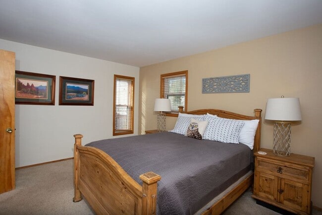 2 bedroom in Frisco. Walk to Main Street! Garage and Yard! Hot tub ...