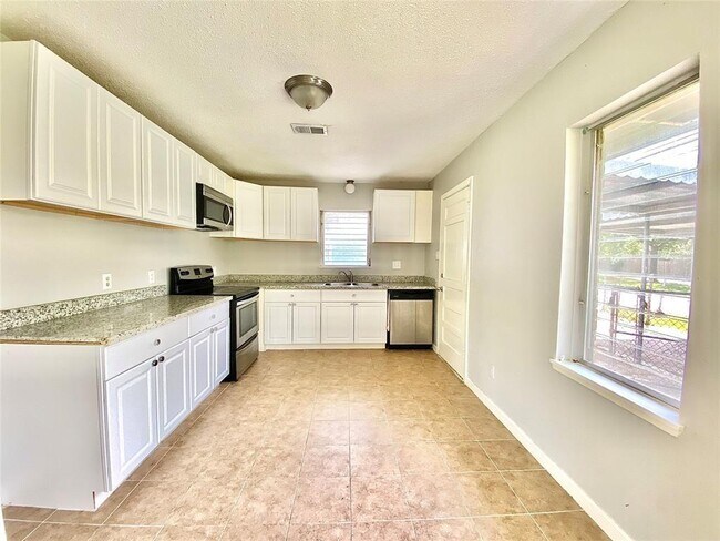 10502 Ambursen St - 10502 Ambursen St Houston TX 77034 | Apartment Finder