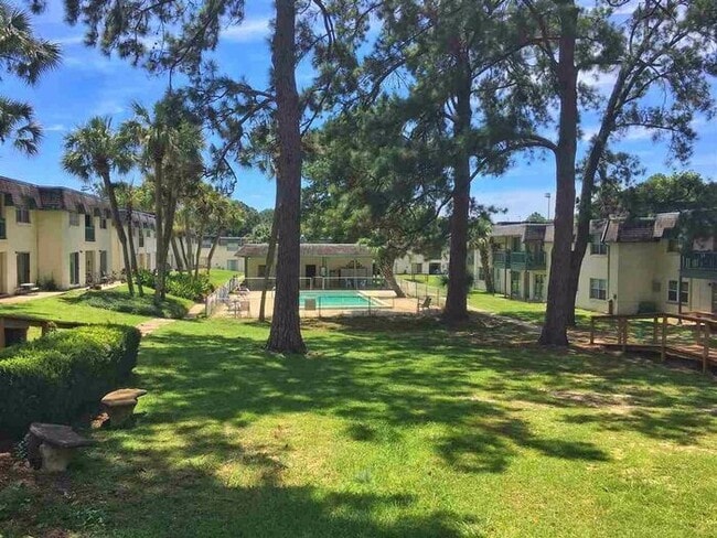 1bedroom 1 Bath Condo In Palms West Off Pe 2325 W Pensacola St
