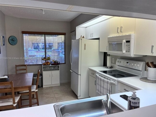 900 SW 142nd Ave - 900 SW 142nd Ave Pembroke Pines FL 33027 | Apartment ...