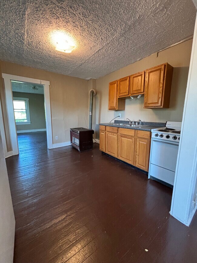 218 N Irwin St - 218 N Irwin St Dayton OH 45403 | Apartment Finder