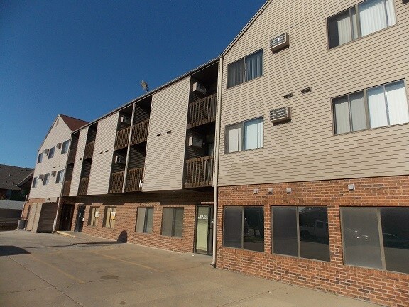 522 S Clinton St - 522 S Clinton St Iowa City IA 52240 | Apartment Finder