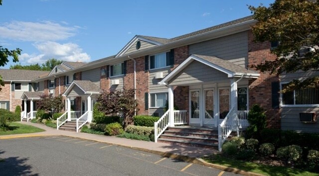 Fairfield Park At Babylon Village - 100 Friendly Ct Babylon NY 11702 ...