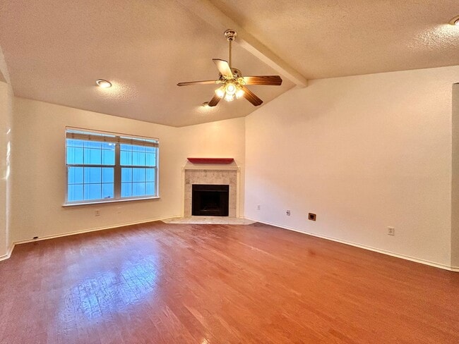 Charming Milwood Home Near Apple Campus & The Domain - 12904 Lazyfield ...