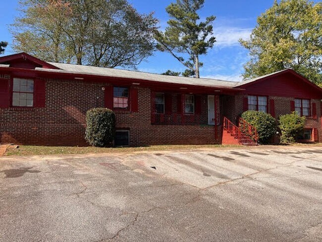 Brick Ranch Perfect for Your Live-Work Lif... - 3876 Boring Rd Decatur ...