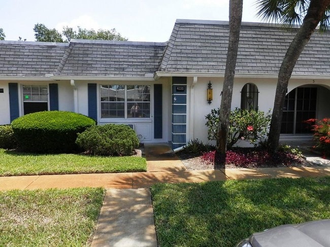 Gardens of Beacon Square - 55 Community - 4220 Arby Pl New Port Richey FL 34652 | Apartment Finder